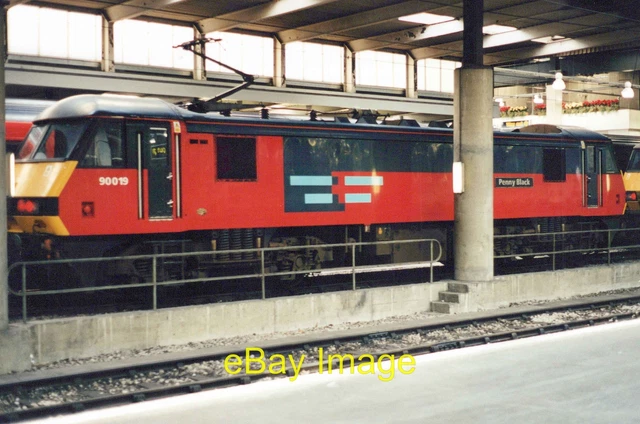 PHOTO RAILWAY 6X4 Class 90 90019 RES Livery at Euston c1996 £1.60 ...