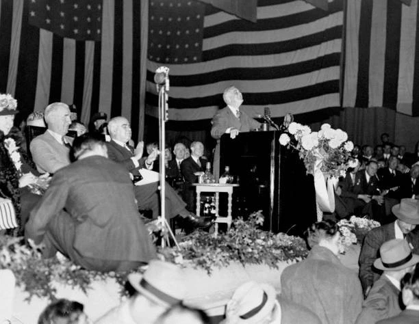PRESIDENT FRANKLIN D Roosevelt speaks to crowd at the Brooklyn Aca ...