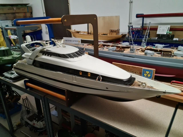 MOONRAKER - GRAUPNER 1:25 RC-Modell der Megajacht in RTR-Ausführung ...