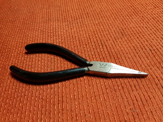 VW AUDI VAG VAS 6427 Spezialwerkzeug Flachzange Innenraum (K2) EUR 8,90 ...