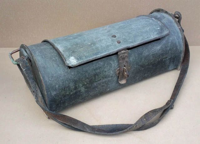 ANCIENNE CAISSE A OUTILS MARMOTTE de PLOMBIER bombée métal déco indus ...