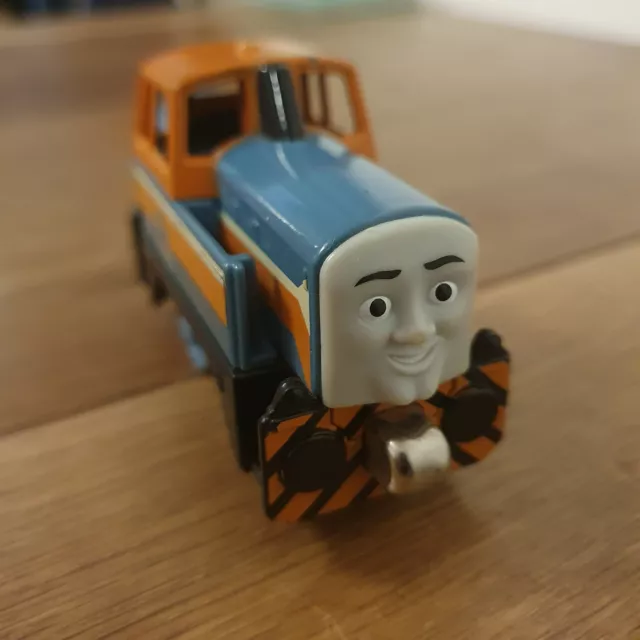 THOMAS TANK ENGINE & Friends Take 'N Play Die Cast Train Den £9.99 ...