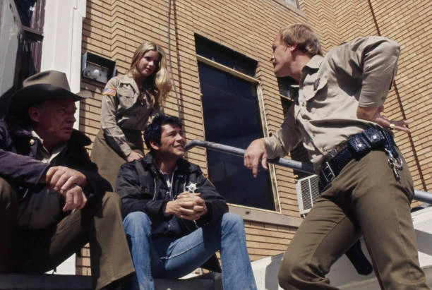 ARTHUR KENNEDY ROBERT Forster Taylor Lacher in tv series Nakia 1974 Old ...