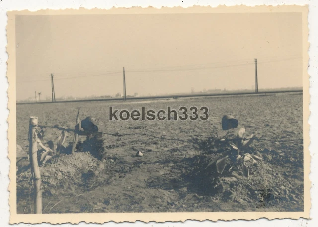 FOTO GRÄBER GEFALLENER Soldaten der Wehrmacht vor Warschau in Polen EUR ...