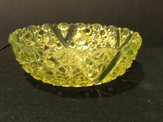 VICTORIAN EAPG VASELINE Glass Daisy & Button V Pattern large Berry ...