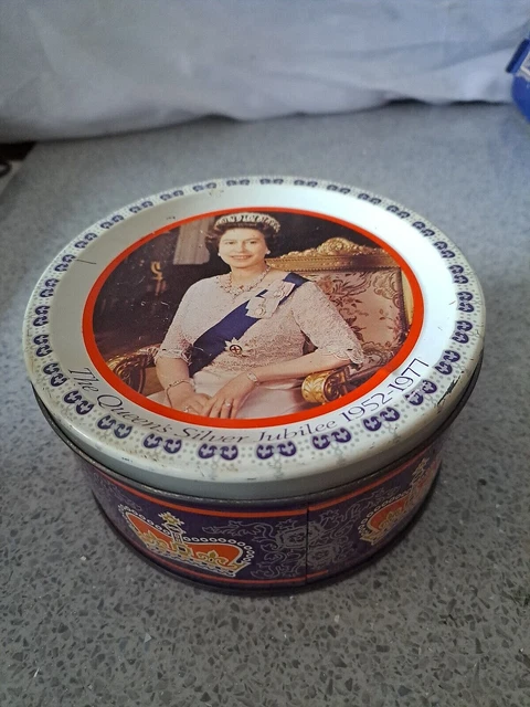 MACKINTOSH QUALITY STREET Tin - Queen Elizabeth II Silver Jubilee 1952 ...