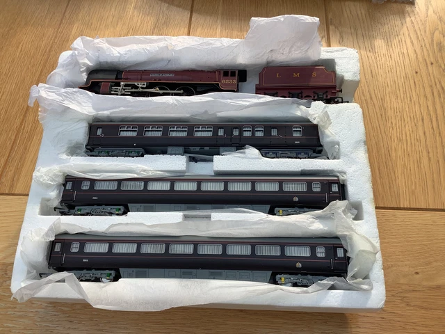 HORNBY 3 X ROYAL TRAIN COACHES + DUCHESS of SUTHERLAND LOCO No 6233 £ ...