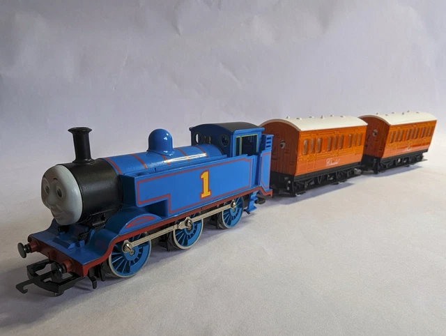 HORNBY THOMAS THE Tank Engine + coaches Annie and Clarabel £5.50 ...