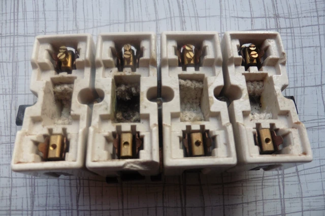 SIMPLEX 15 AMP Vitreous Porcelain fuses - 4 Way fuse block with fuse ...