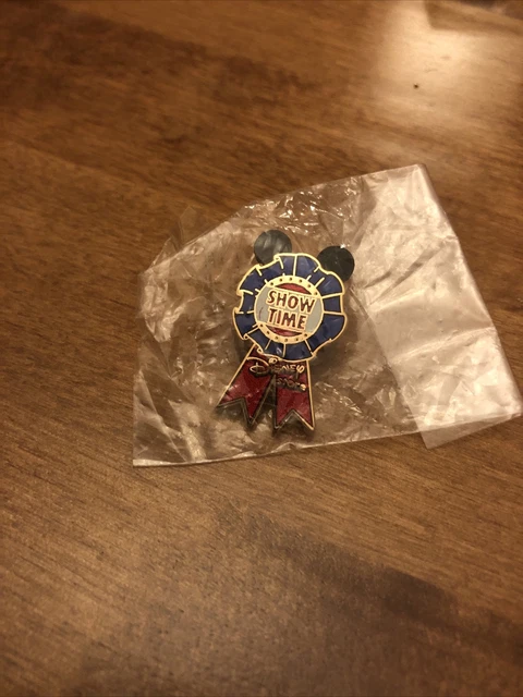DISNEY STORE UK Cast Member Award Pin Show Time Ribbon £20.00 - PicClick UK