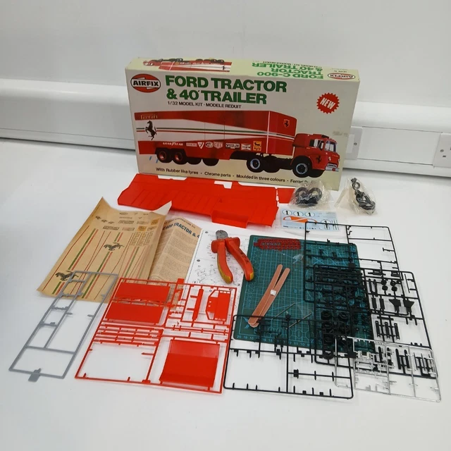 AIRFIX FORD TRACTOR & 40 inch Trailer Model Kit Red White FLT05-TR £9. ...