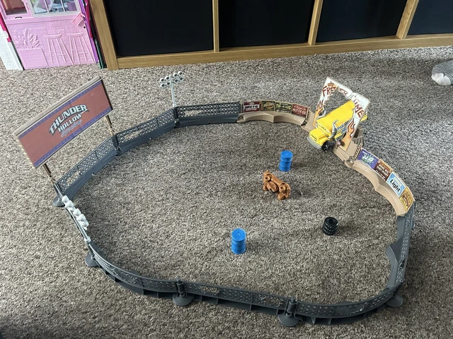 DISNEY PIXAR CARS Crazy 8 Smash & Crash Derby Track Playset With Miss ...