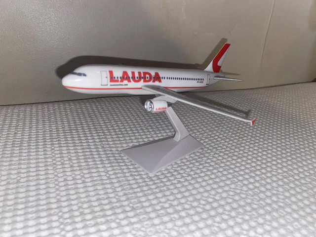 LAUDA EUROPE AIRBUS A320 1:200 Scale Model Planes NEW AND SEALED £25.00 ...