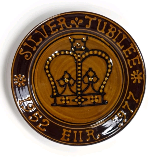 KIRTON POTTERY SILVER Jubilee Queen Elizabeth 1970s Pottery Plate Peter ...