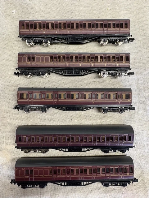GRAHAM FARISH MAINLINE Coach 57ft LMS Crimson Lake N Gauge Boxed Pack ...
