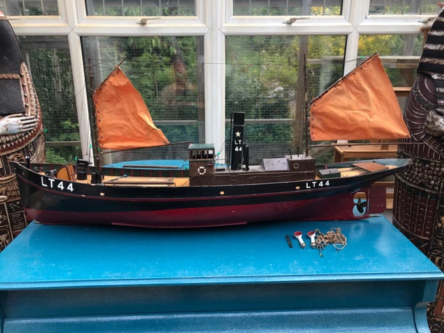 VINTAGE WOODEN SCRATCH Built Model Boat Lowestoft Steam Herring Drifter ...