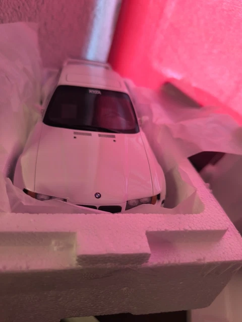 BMW M3 E36 Coupe Khyzyl Saleem Bauj 2022 Alpine-weiß 300 1:18 OT1051 ...