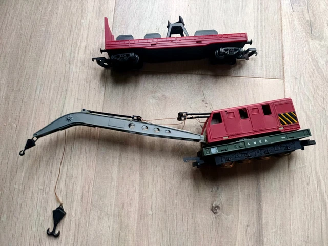 LNER, L309059 CONTINENTAL breakdown crane, OO gauge, red (not boxed) £9 ...