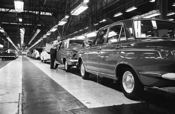 GENERAL SCENES INSIDE the Ford motor factory in Dagenham 1964 Old Photo ...