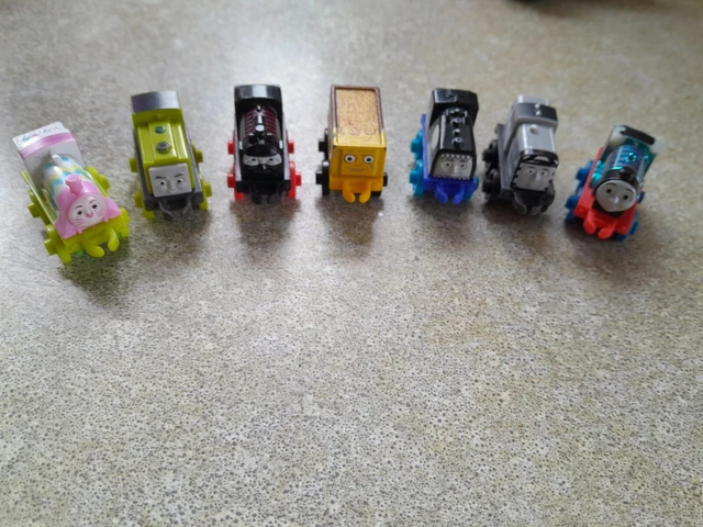 THOMAS THE TANK Engine Mini Trains x 14 W/ carry container and track ...