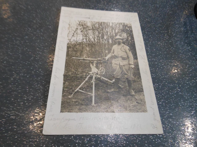 CPA PHOTO DU SOLDAT VICTOR FRANCOIS classe 1892 avec sa mitrailleuse ...