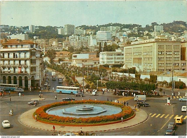 ALGÉRIE - ALGER - Place du 1er Mai - Automobiles - Bus - CPM - Voir Scans Recto- EUR 2,00 ...