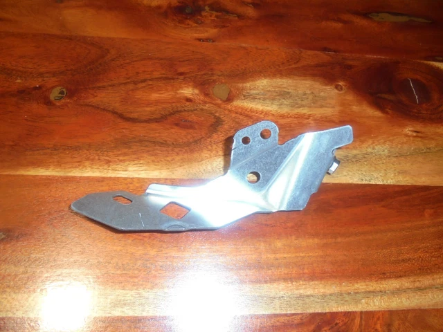 FORD FOCUS MK4 C519 Kotflügelhalterung vorne rechts 2290303 NEU ...