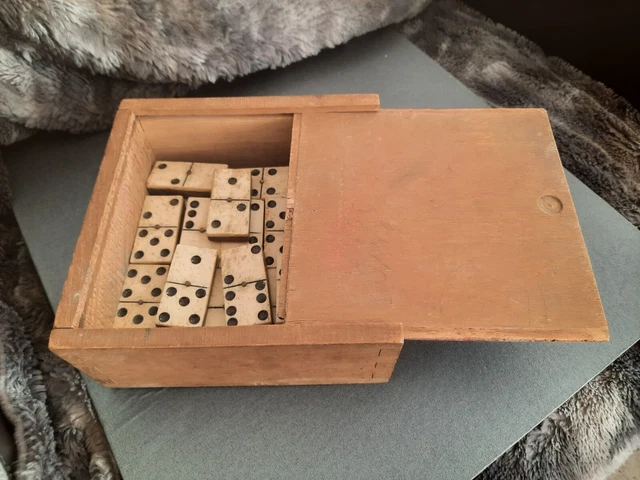 ANCIEN JEU DE 28 Dominos En Os Complet Dans Sa Boite En Bois EUR 18,00 ... ANCIEN JEU DE 28 Dominos En Os Complet Dans Sa Boite En Bois EUR 18,00 ...