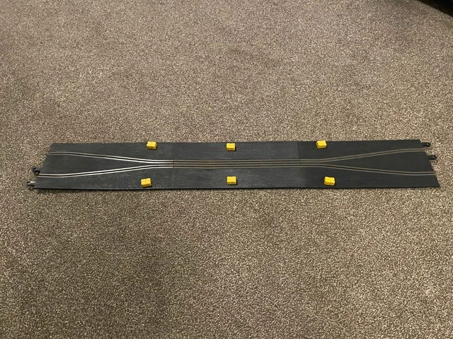 SCALEXTRIC 1:32 CLASSIC Track - PT74 PT75 Long Chicane with straw bales ...