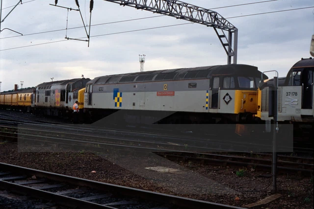 ORIGINAL 35MM SLIDE - Class 47/0 'Construction' 47210 - Crewe - 1992 ... ORIGINAL 35MM SLIDE - Class 47/0 'Construction' 47210 - Crewe - 1992 ...