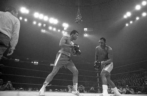 MUHAMMAD ALI FIGHTING Joe Frazier 1971 OLD BOXING PHOTO $8.50 - PicClick AU