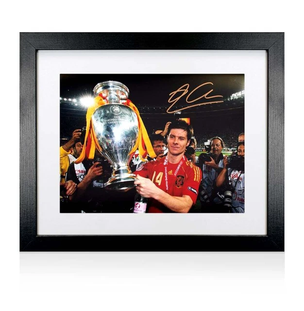 FOTO INCORNICIATA XABI Alonso Firmata Spagna: Autografo Vincitore Euro ...