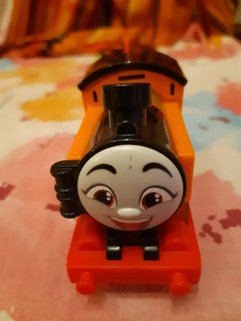 THE LITTLE TRAIN Thomas & Friends Train Nia Motorized New Version ...