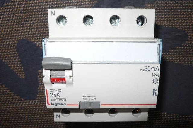 INTERRUPTEUR DIFFERENTIEL 4POLES 25A 30mA TYPE A. TETRAPOLAIRE 25AMPERES LEGRAND EUR 44,00 ...