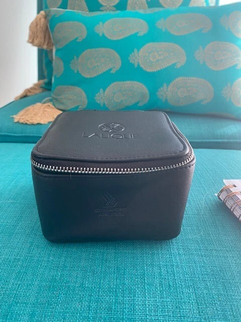 SINGAPORE AIRLINES FIRST Class Amenities case/box by Lalique $40.00 ...
