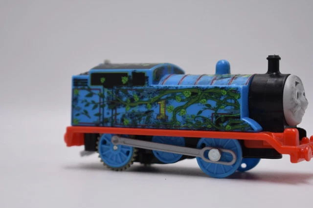 THOMAS & FRIENDS TrackMaster Scrapyard Escape Motorized Railway Train ...