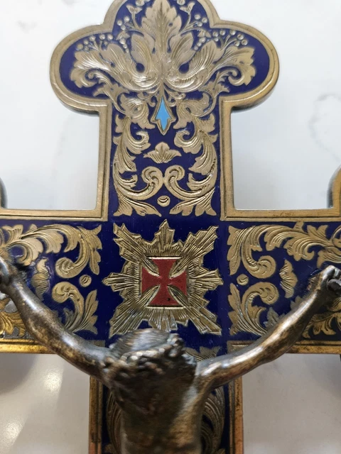 GRAND CRUSIFIX, CROIX mattée en bronze ciselé et émaux cloisonnés 19 ...