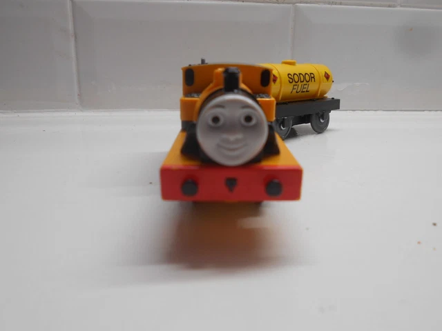 TOMY TRACKMASTER THOMAS the tank engine train duncan & sodor fuel £14. ...