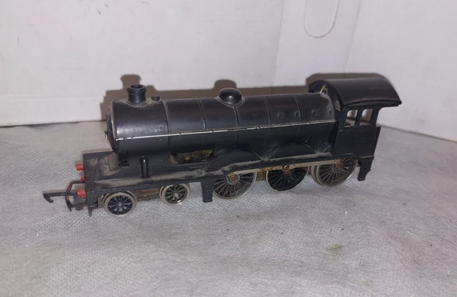 TRIANG / HORNBY R150 Class B12 4-6-0 Steam Locomotive Body and Chassis ...