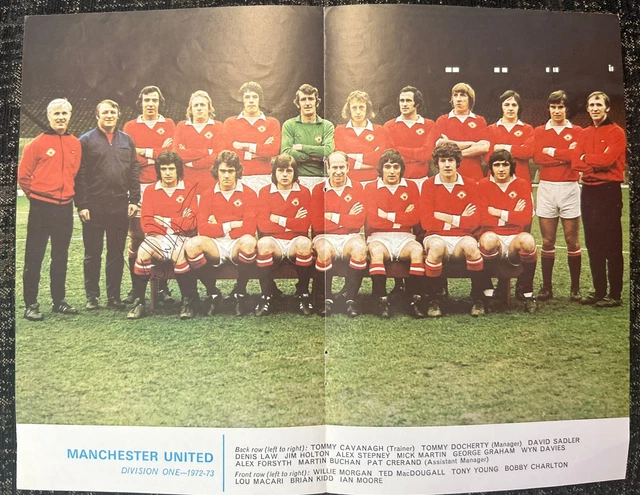 SIGNED WILLIE MORGAN Manchester United Football Team Group Magazine ...