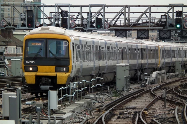 CLASS 465 465915, 4 car EMU, in SouthEastern White & Blue at London ...