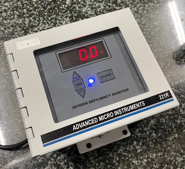 ADVANCED MICRO INSTRUMENTS AMI 221R Oxygen Deficiency Monitor O2 *PARTS ...