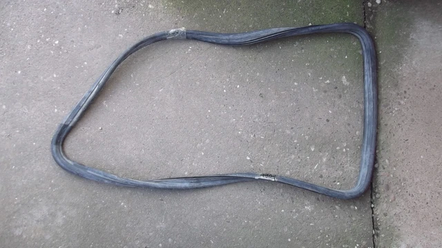 FORD ESCORT MK3 & XR3 XR3i RS TURBO GENUINE REAR QUARTER WINDOW SEAL ...