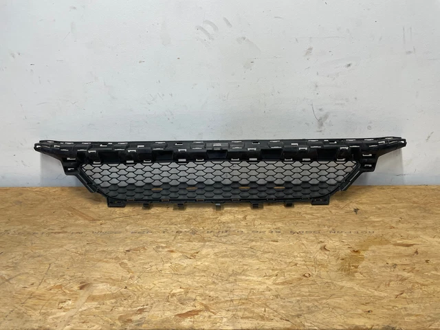 MERCEDES W205 C-KLASSE AMG Gitter mitte Stoßstange vorne A2058856204 ...