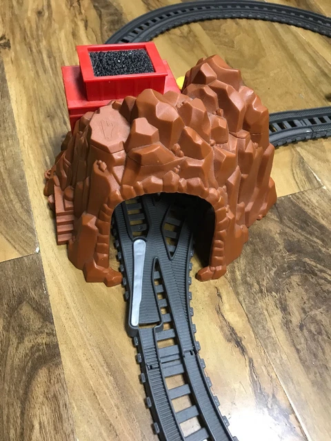 THOMAS & FRIENDS Trackmaster Busy Quarry Set With Thomas & Scruff £47. ...
