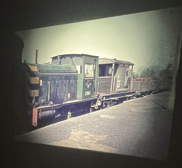 ORIGINAL 35MM RAILWAY Slide Class 05 D2554 Shunter Freight Train Isle ...