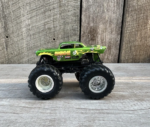 MONSTER JAM AVENGER Green Loose 4X4 Truck HTF 1/64 Diecast Color ...