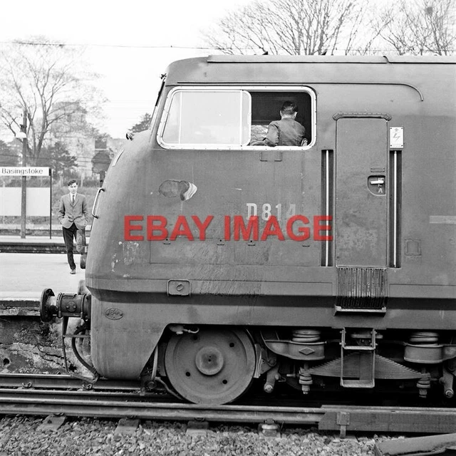 PHOTO WARSHIP Class Loco No D814 Dragon At Basingstoke Station 1967 £2. ...