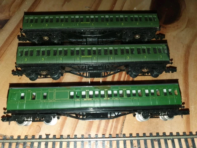 THREE N GAUGE Green Southern Coaches Possibly GRAFAR £19.99 - PicClick UK