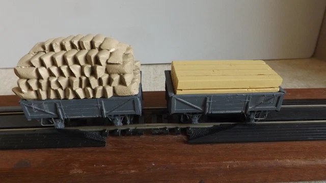 NSWGR HO SCALE 5 x REMOVABLE S TRUCK LOADS, 1 x GRAIN BAGS LOAD, 1 x ...